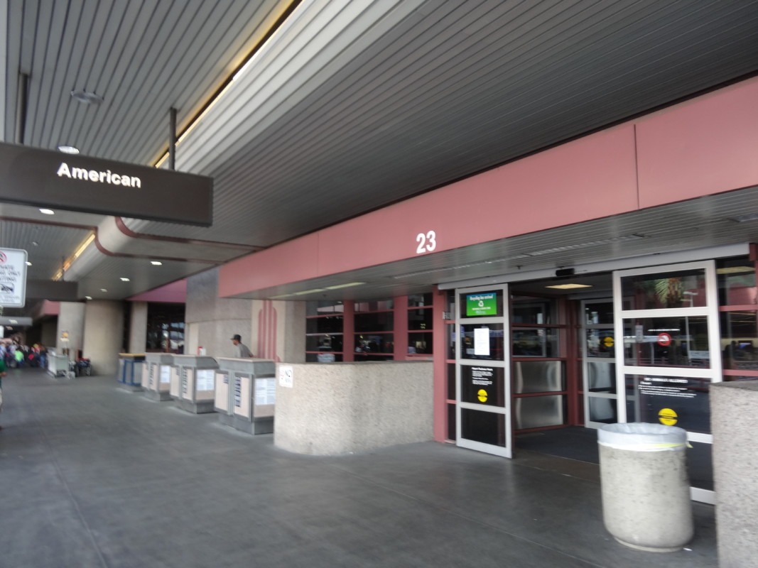 AA581便 ラスベガス-ロサンゼルス 移動 + 宿泊 編 - 気ままな飛行機人のプログ